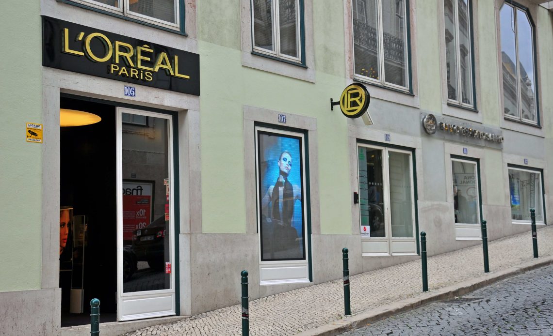 Here’s How L’Oréal is Using Augmented and Virtual Reality to Create In ...